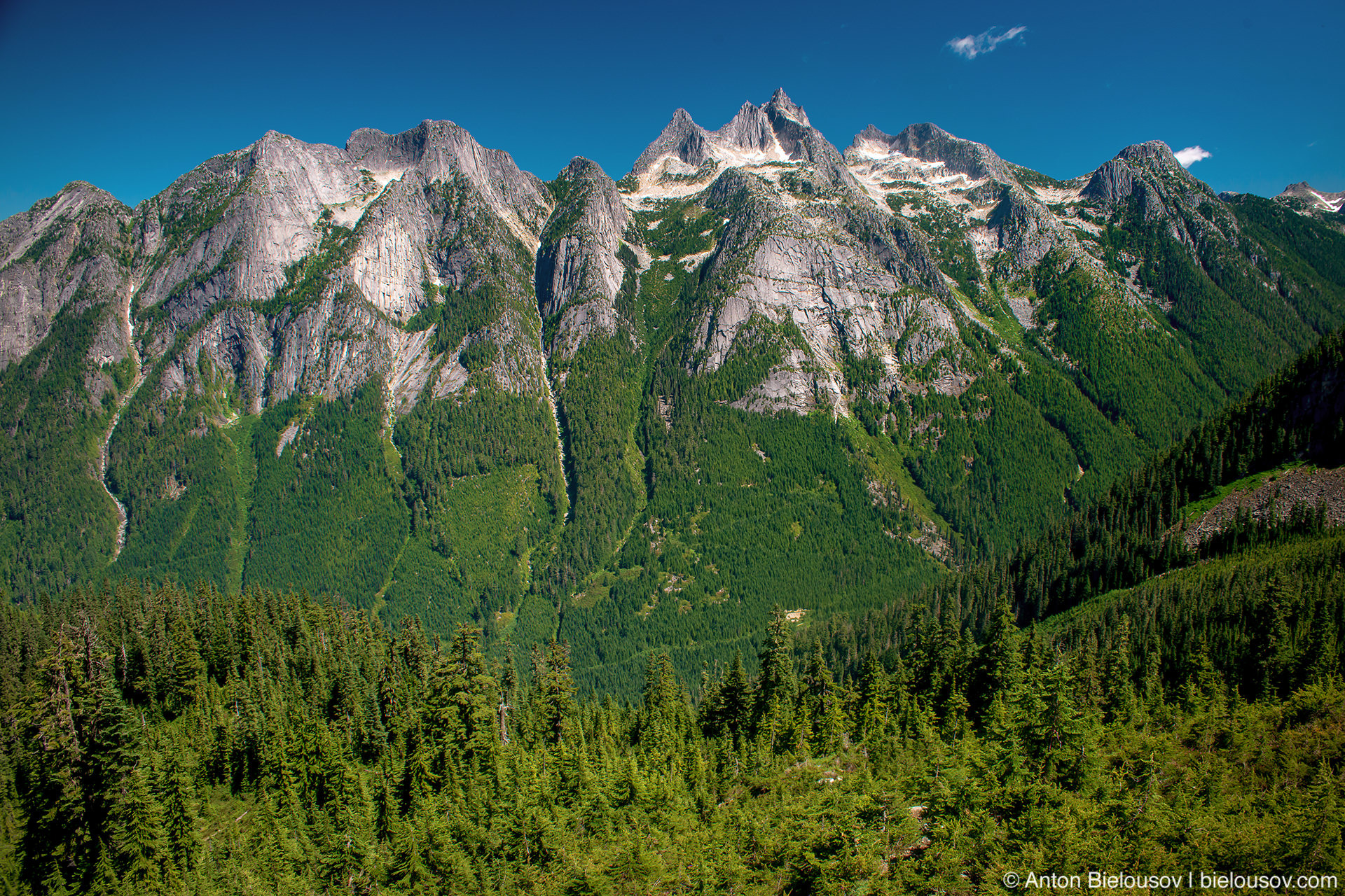 Путешествия: Mount Slesse Memorial Trail